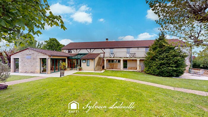 Maison à vendre - Les Eyzies-de-Tayac-Sireuil - 10 pièces - 6 chambres