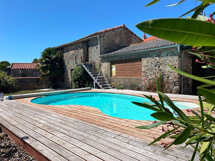 Maison 6 pièces à Vairé, à louer