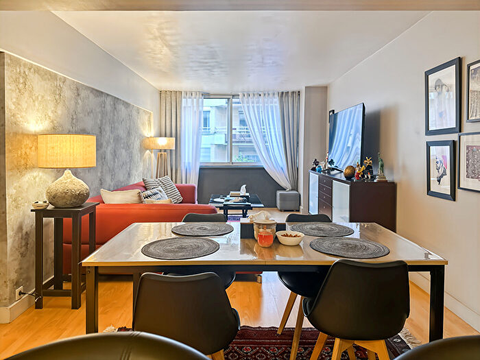 Appartement à louer - Paris e , Violet, Commerce - 3 pièces - 2 chambres