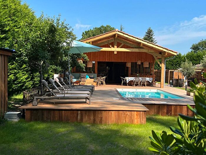 Maison à vendre - Saint-Julien-en-Born - 14 pièces - 8 chambres