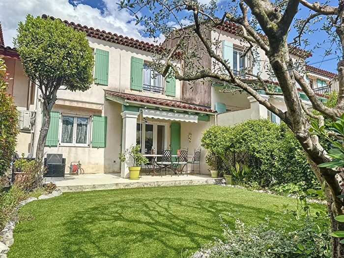 Village Centre, La Colle-sur-Loup : Maison 4 pièces à louer