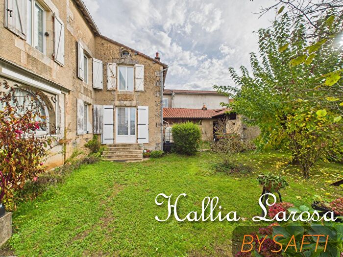 Maison à vendre - Lussac-les-Châteaux - 7 pièces - 5 chambres