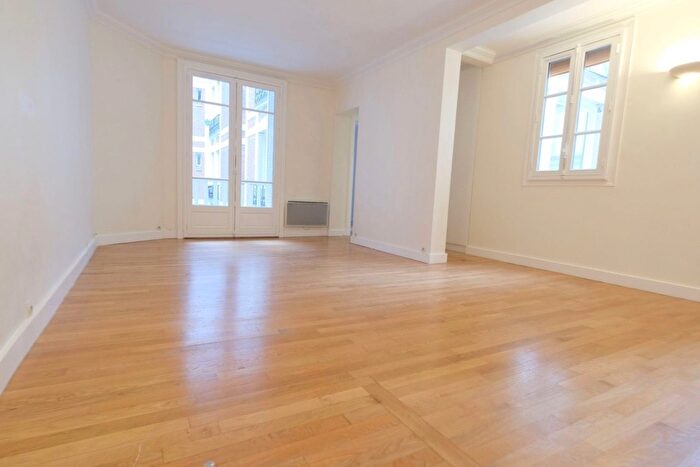 Appartement à vendre - Paris e , Europe - 3 pièces - 2 chambres