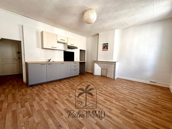 Saint-Maximin-la-Sainte-Baume, Centre-ville - Appartement 1 pièce à louer