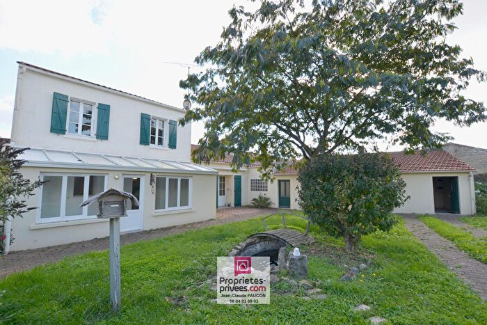 Maison à vendre - Saint-Michel-en-lHerm - 6 pièces - 3 chambres