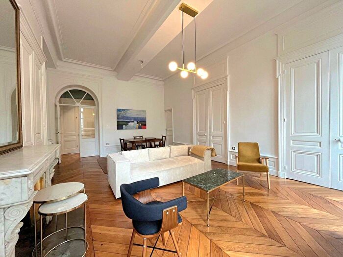 Appartement à louer - Ainay, Lyon ème arrondissement - 4 pièces - 3 chambres