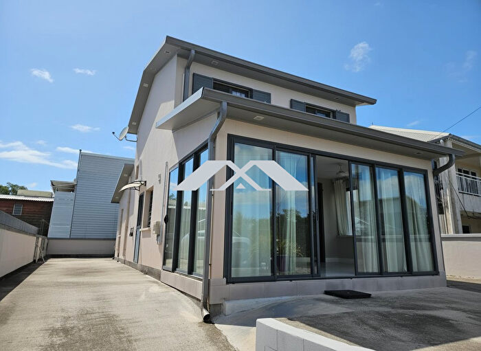 Maison 4 pièces à vendre à Saint-Pierre, Basse Terre les Bas, Basse Terre les Hauts, Les Casernes