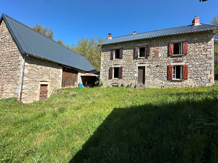 Maison à vendre - Sauret-Besserve - 5 pièces - 3 chambres