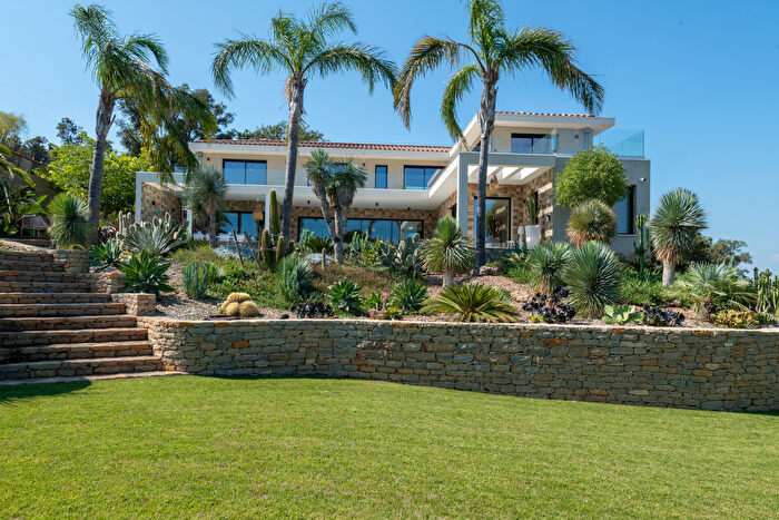 Maison à vendre - Carqueiranne - 9 pièces - 4 chambres