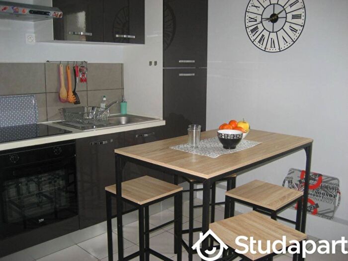 Appartement à louer - Villeneuve Les Salines, La Rochelle - 1 pièce - 3 chambres