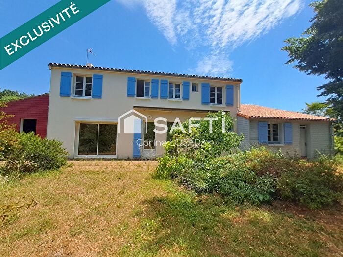Les Magnils-Reigniers - Maison 7 pièces à vendre