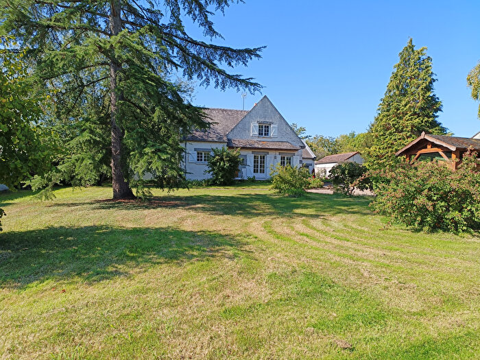 Maison à vendre - Saint-Ay - 8 pièces - 5 chambres