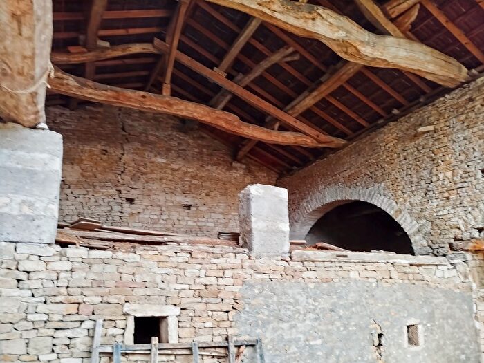 Maison à vendre - Uchizy - 1 pièce