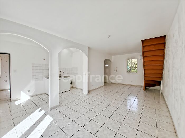 Maison 4 pièces à vendre à Puyvert