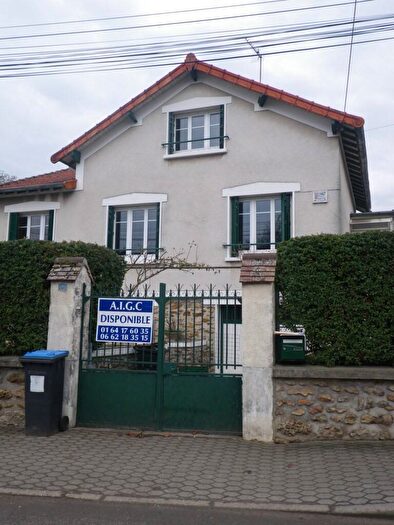 Maison à louer - Mareuil-lès-Meaux - 4 pièces - 3 chambres
