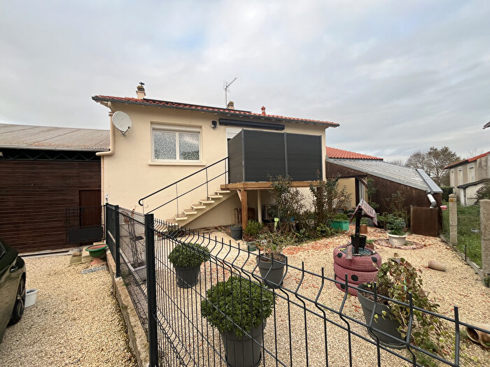 Maison à vendre - Cersay - 4 pièces - 3 chambres