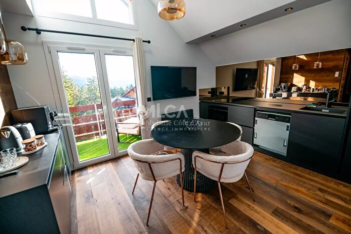 Appartement à vendre - Saint-Étienne-de-Tinée - 4 pièces - 3 chambres