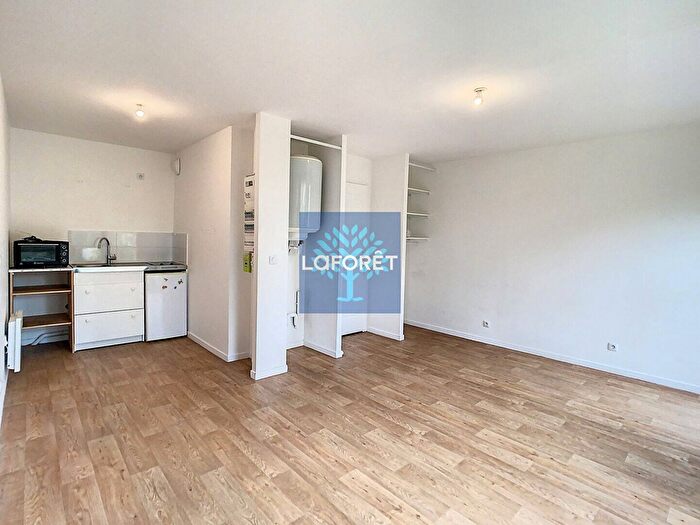 Appartement à louer - Langevin, Saint-Cyr-lécole - 1 pièce