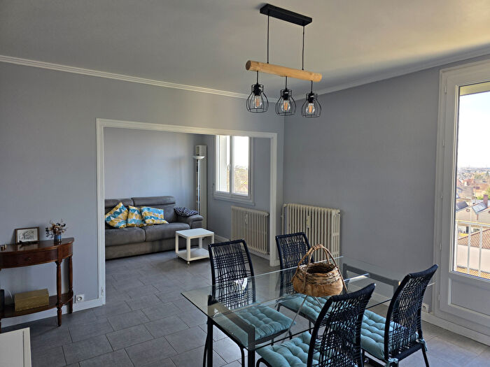 Appartement à vendre - Saint-André-les-Vergers - 4 pièces - 2 chambres