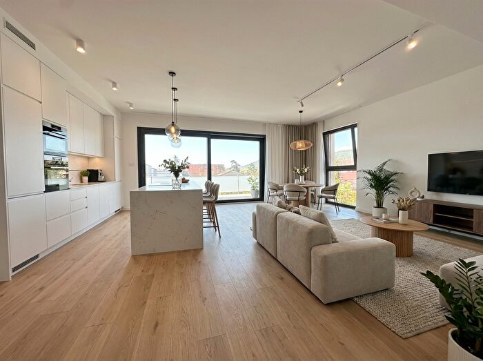 Appartement à vendre - Wintzenheim - 4 pièces - 3 chambres