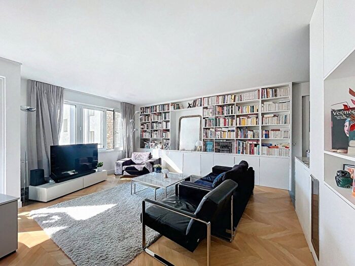 Appartement à louer - Henri Barbusse, Levallois-Perret - 3 pièces - 2 chambres