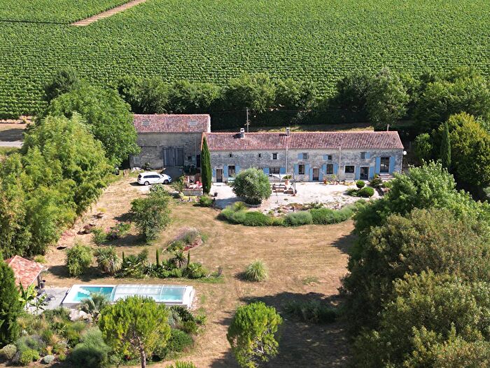 Maison 11 pièces à Auge-Saint-Médard, à vendre