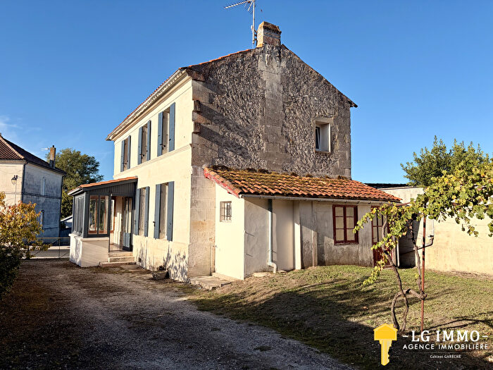 Maison 4 pièces à vendre à Saint-Ciers-du-Taillon