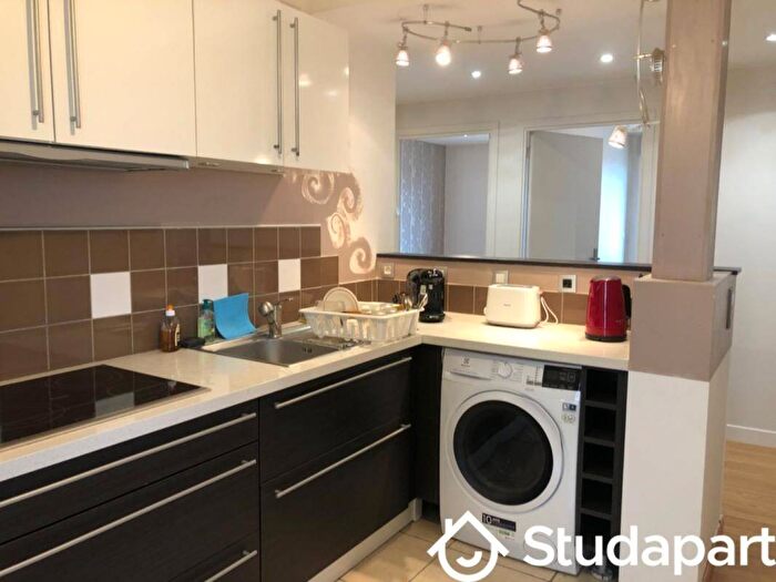 Appartement à louer - Laon Zola-Neufchâtel-Orgeval, Reims - 1 pièce - 4 chambres