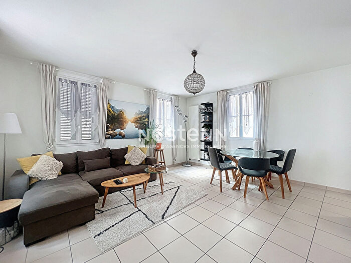 Appartement à vendre - Évian-les-Bains - 3 pièces - 2 chambres