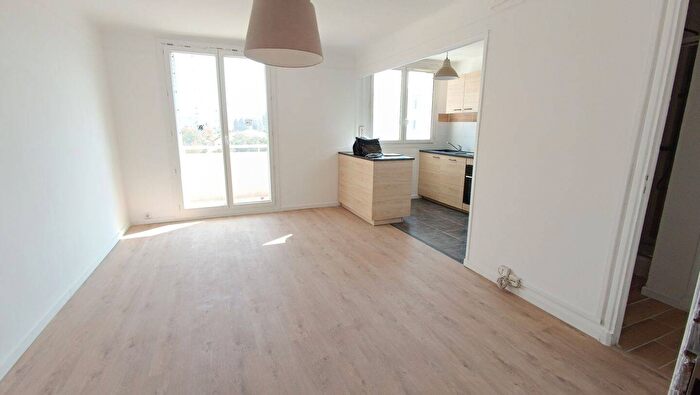 Appartement à louer - Marseille ème arrondissement - 3 pièces - 2 chambres