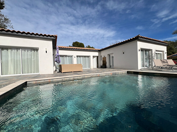 Maison à vendre - Sillans-la-Cascade - 5 pièces - 4 chambres