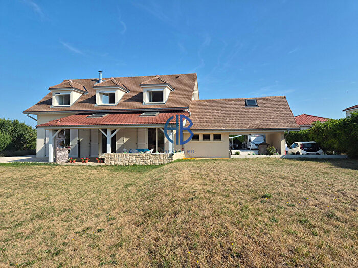 Maison 7 pièces à vendre à Brézins