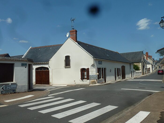 Maison à vendre - Sainte-Catherine-de-Fierbois - 8 pièces - 4 chambres