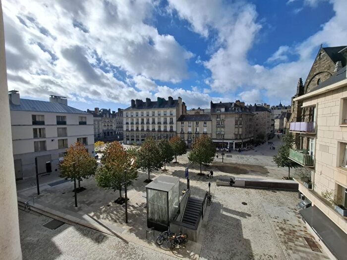 Appartement à louer - Quartiers Centre, Centre-ville - 4 pièces - 3 chambres