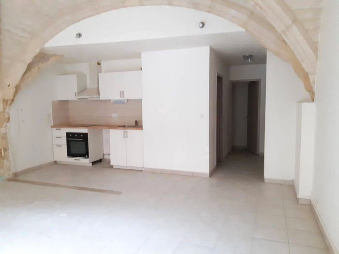 Les Cariatides, Beaucaire : Appartement 3 pièces à louer