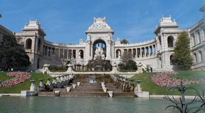 Appartement à vendre - Marseille e , Cinq Avenues - 8 pièces - 4 chambres