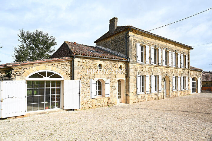Maison à vendre - Soussac - 8 pièces - 4 chambres