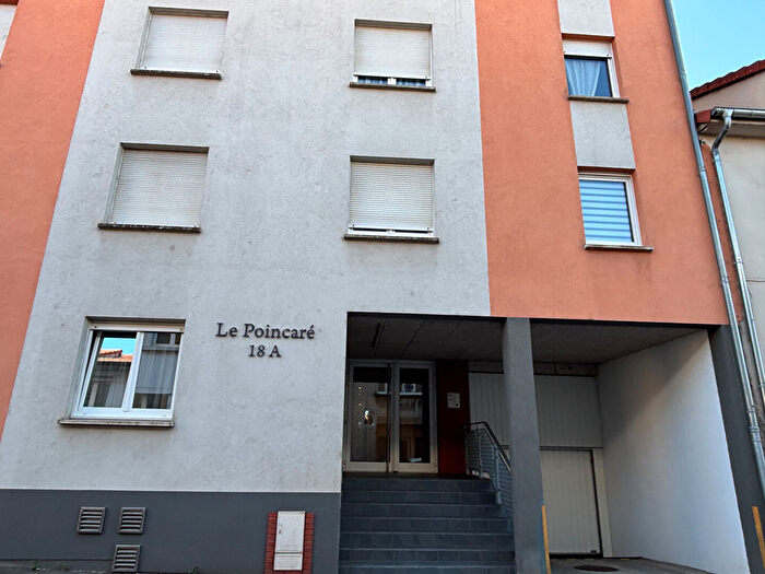 Appartement à louer - Forbach, Centre-ville - 3 pièces - 2 chambres