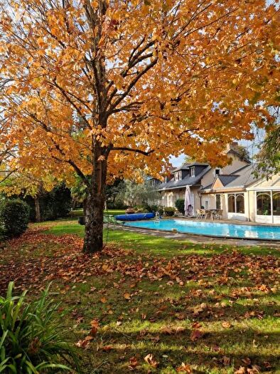 Maison 10 pièces à Saint-Sylvain-d'Anjou, à vendre