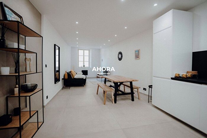 Appartement à louer - Marseille ème arrondissement - 3 pièces - 2 chambres