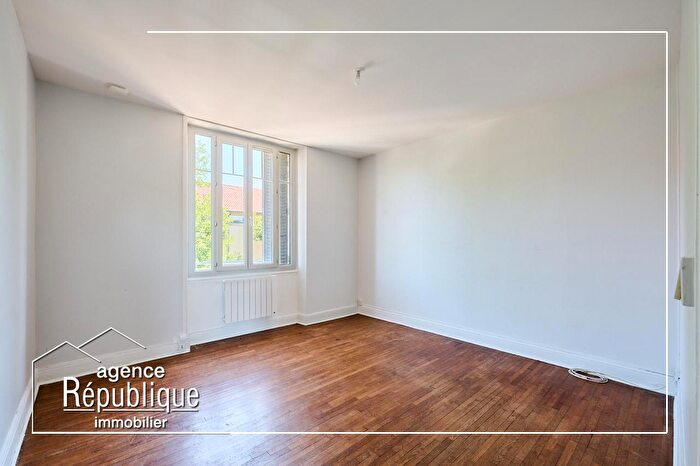 Dijon, Les Gènois : Appartement 2 pièces à louer