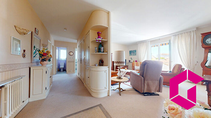 Appartement à vendre - Issoire - 5 pièces - 3 chambres