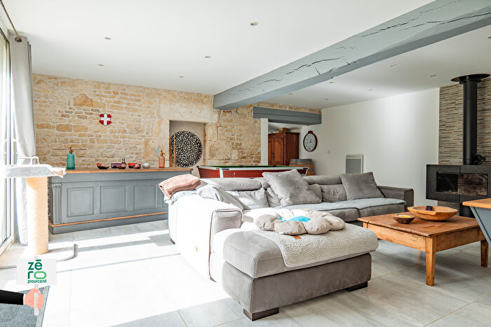 Maison à vendre - Les Magnils-Reigniers - 6 pièces - 4 chambres