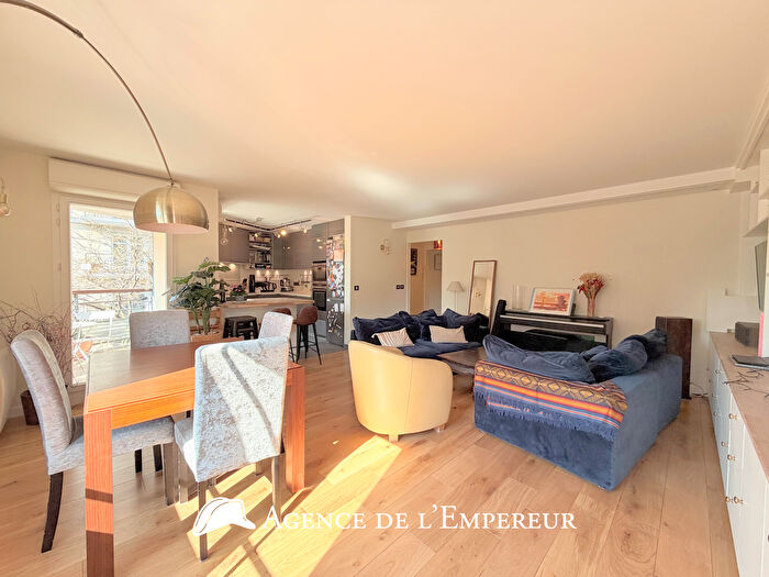 Suresnes, Cité Jardins : Appartement 4 pièces à vendre