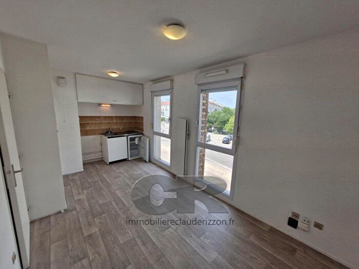 Mey : Appartement 1 pièce à louer