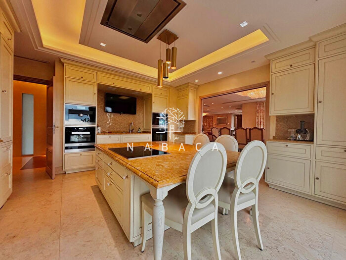 Appartement à louer - Grasse, Saint-Jacques - 2 pièces - 3 chambres