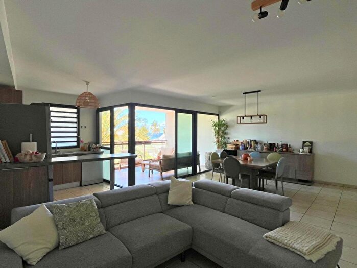 Appartement à vendre - Saint-Paul, Saint-Gilles les Bains - 3 pièces - 2 chambres