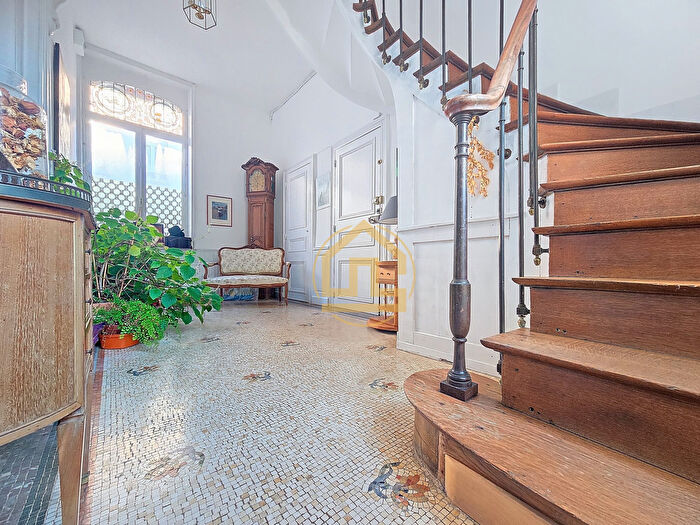 Le Quesnoy : Maison 13 pièces à vendre