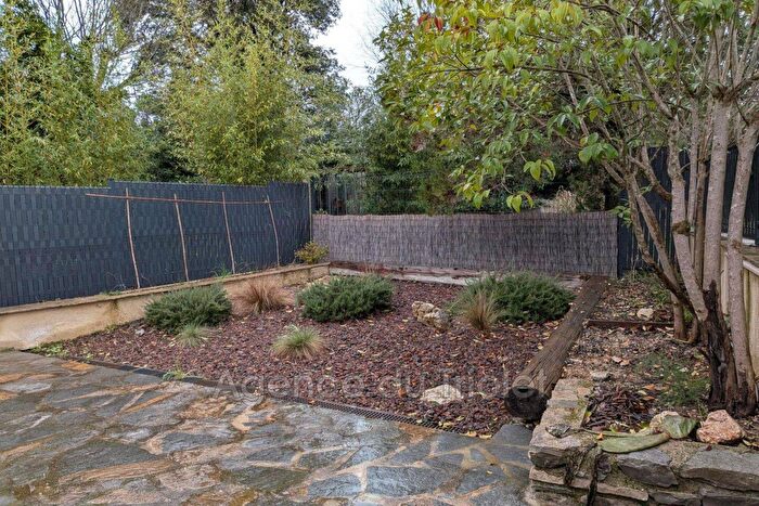 Maison à louer - Saint-Martin-de-Londres - 2 pièces - 1 chambre