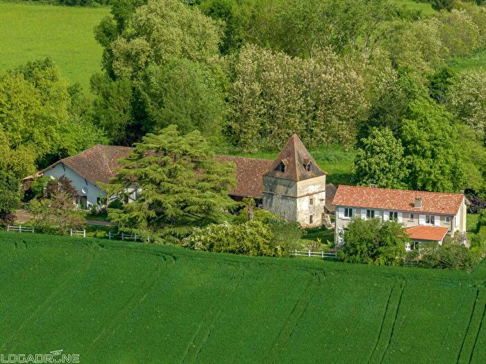 Maison 10 pièces à Bias, à vendre